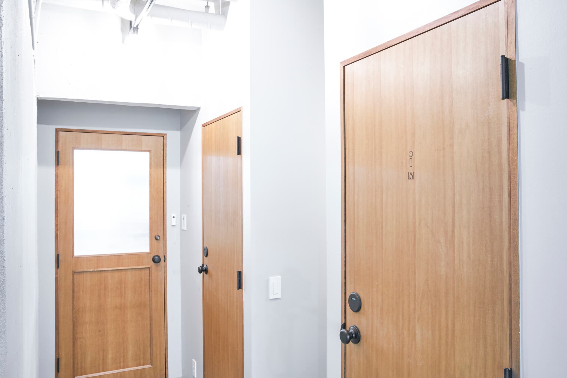 【明治神宮前駅1分】オールホワイト空間、ファッション・アパレルの展示会やポップアップストアに適した、路面ギャラリースペースの写真10