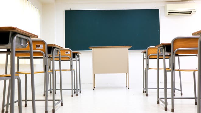 柏駅西口5分の学園セットのある撮影スタジオの写真1