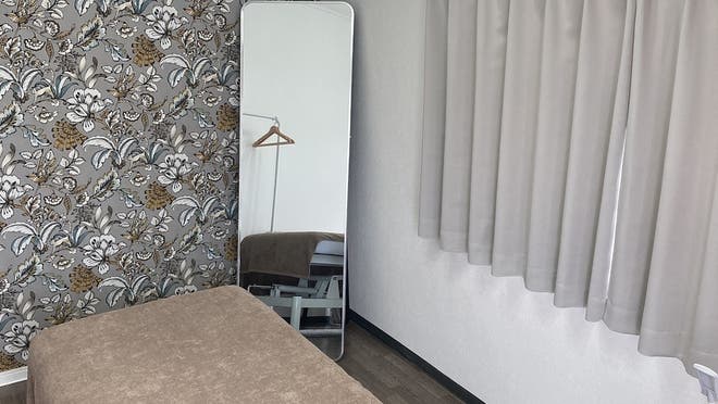 広島市中区本川町のMylaシェアサロン!完全個室の施術ベッドのあるRoom3の写真2