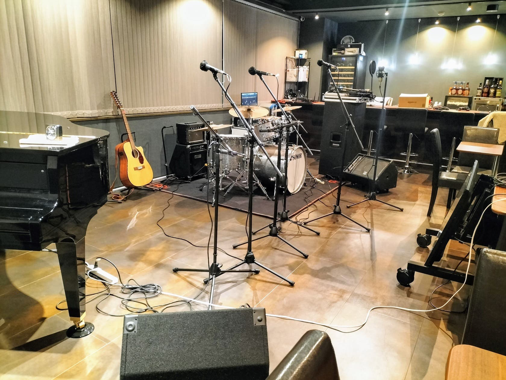 西武新宿線久米川駅から徒歩30秒 駅前ビル最上階、2面全面窓で夜景がキレイな広いダイニングバー。の写真9