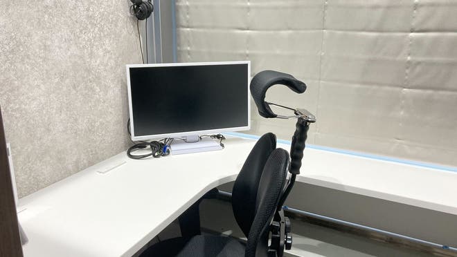 新橋駅直結!【マイナビBOOTH26】全室モニター完備、個室タイプのワークブース☆高速WiFi/フリードリンク付きの写真1