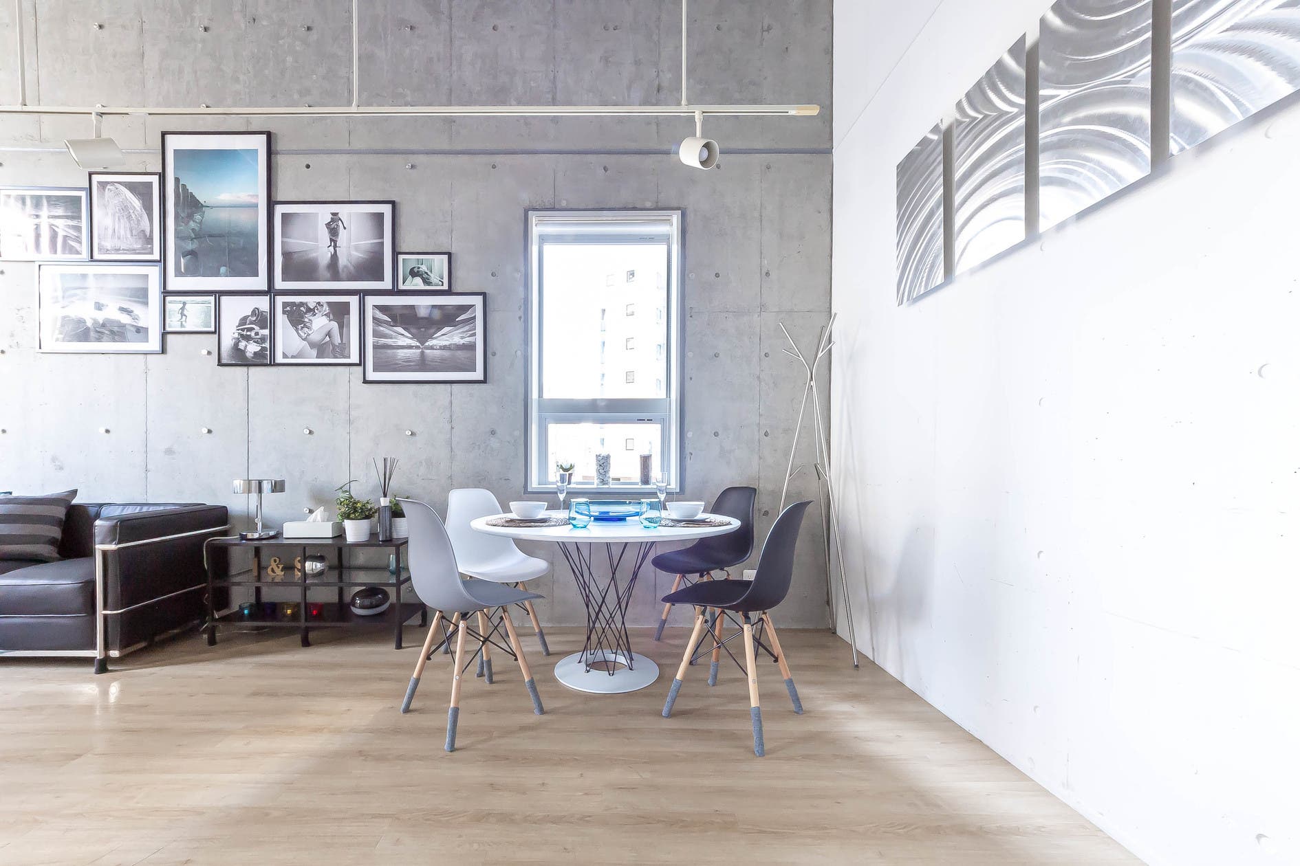 Ａ１．［天井高4M・2面採光］自然光×コンクリが生み出すデザイン空間の写真8