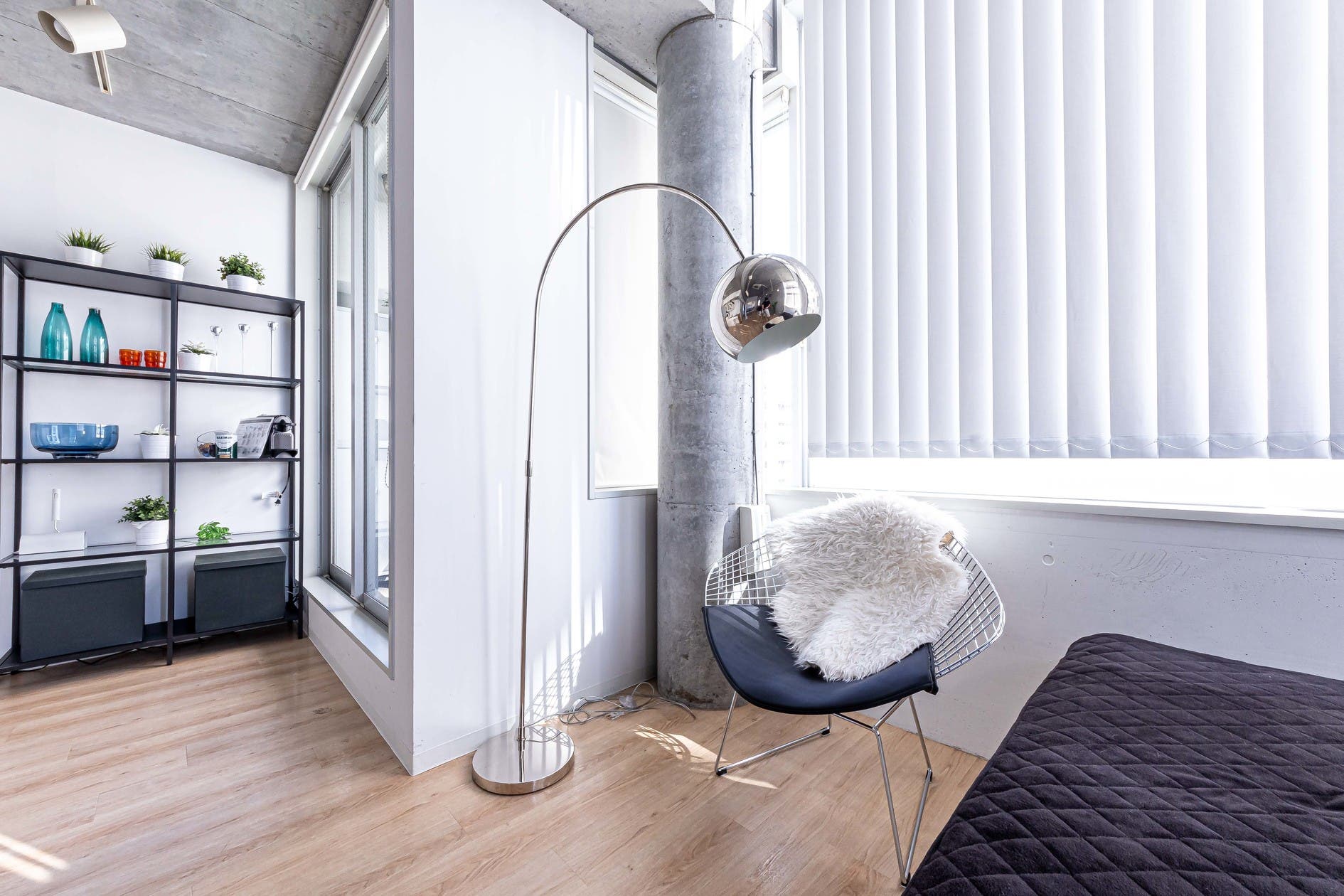 Ａ１．［天井高4M・2面採光］自然光×コンクリが生み出すデザイン空間の写真19