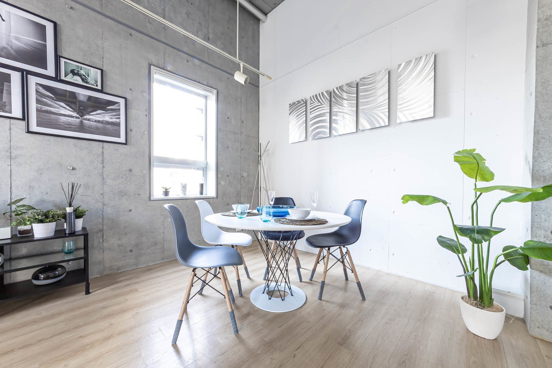 Ａ１．［天井高4M・2面採光］自然光×コンクリが生み出すデザイン空間の写真9