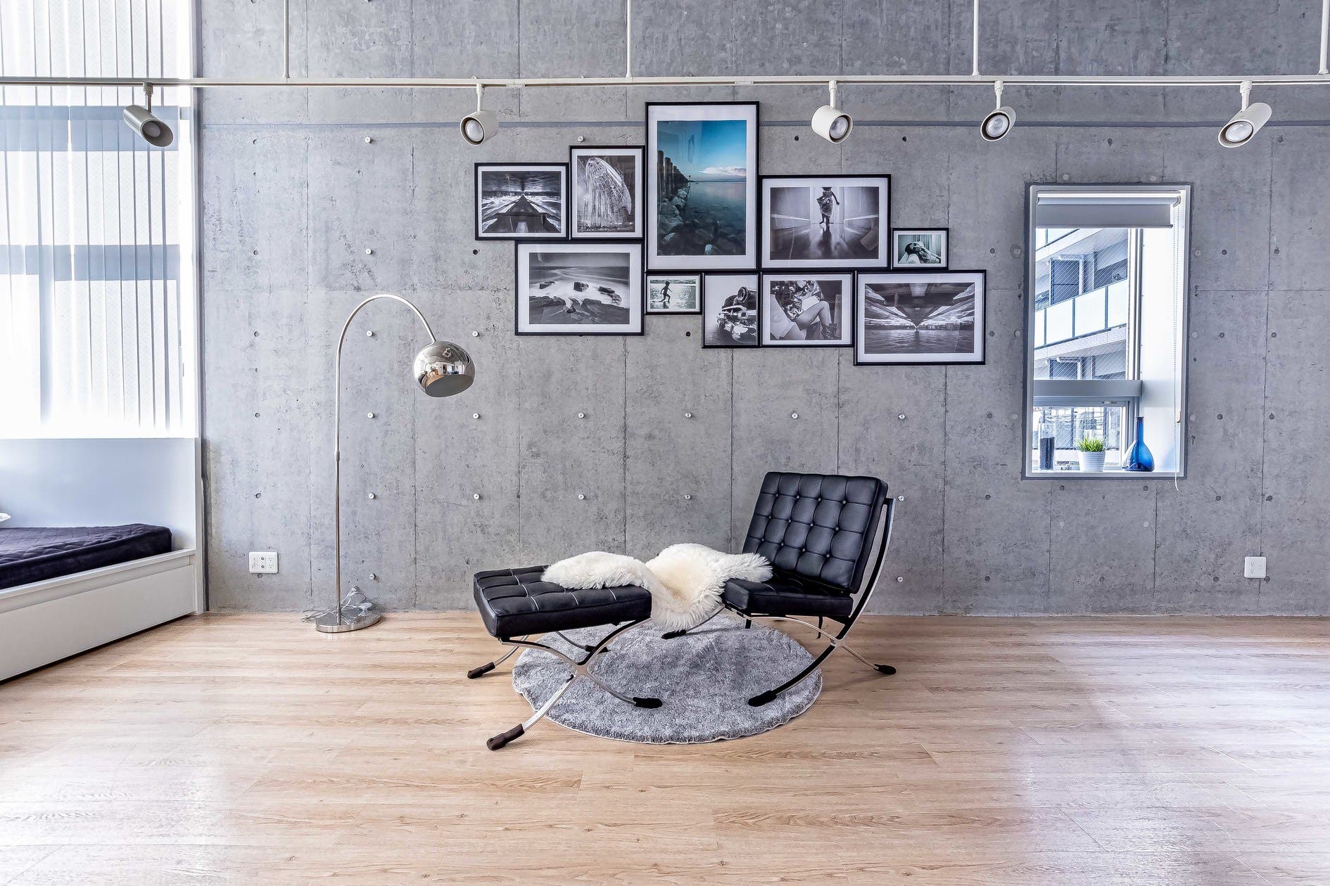 Ａ１．［天井高4M・2面採光］自然光×コンクリが生み出すデザイン空間の写真13