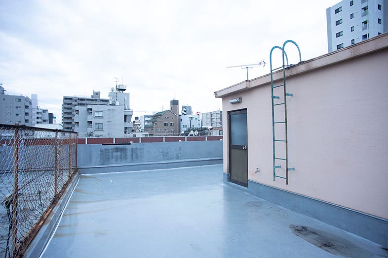 【トランバネーロ/ JR赤羽9分】2F、3F、屋上を全て貸切！真っ白な白ホリ風フロア/廃墟感たっぷりなコンクリフロアの写真4