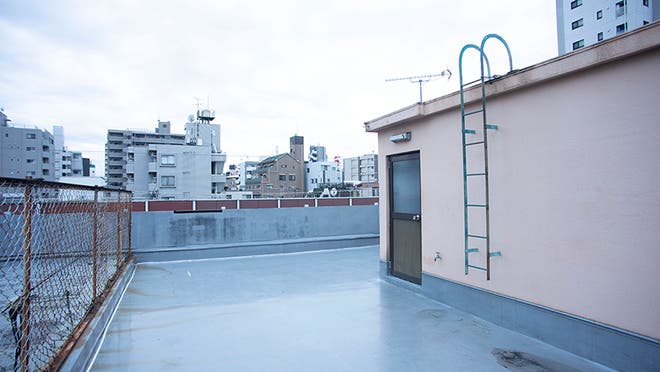 【トランバネーロ/ JR赤羽9分】2F、3F、屋上を全て貸切!真っ白な白ホリ風フロア/廃墟感たっぷりなコンクリフロアの写真4