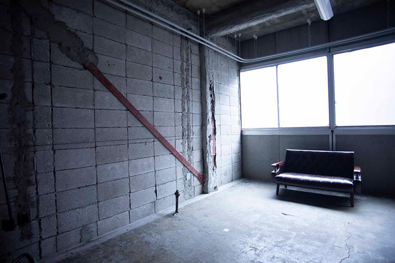 【トランバネーロ/ JR赤羽9分】2F、3F、屋上を全て貸切！真っ白な白ホリ風フロア/廃墟感たっぷりなコンクリフロアの写真5