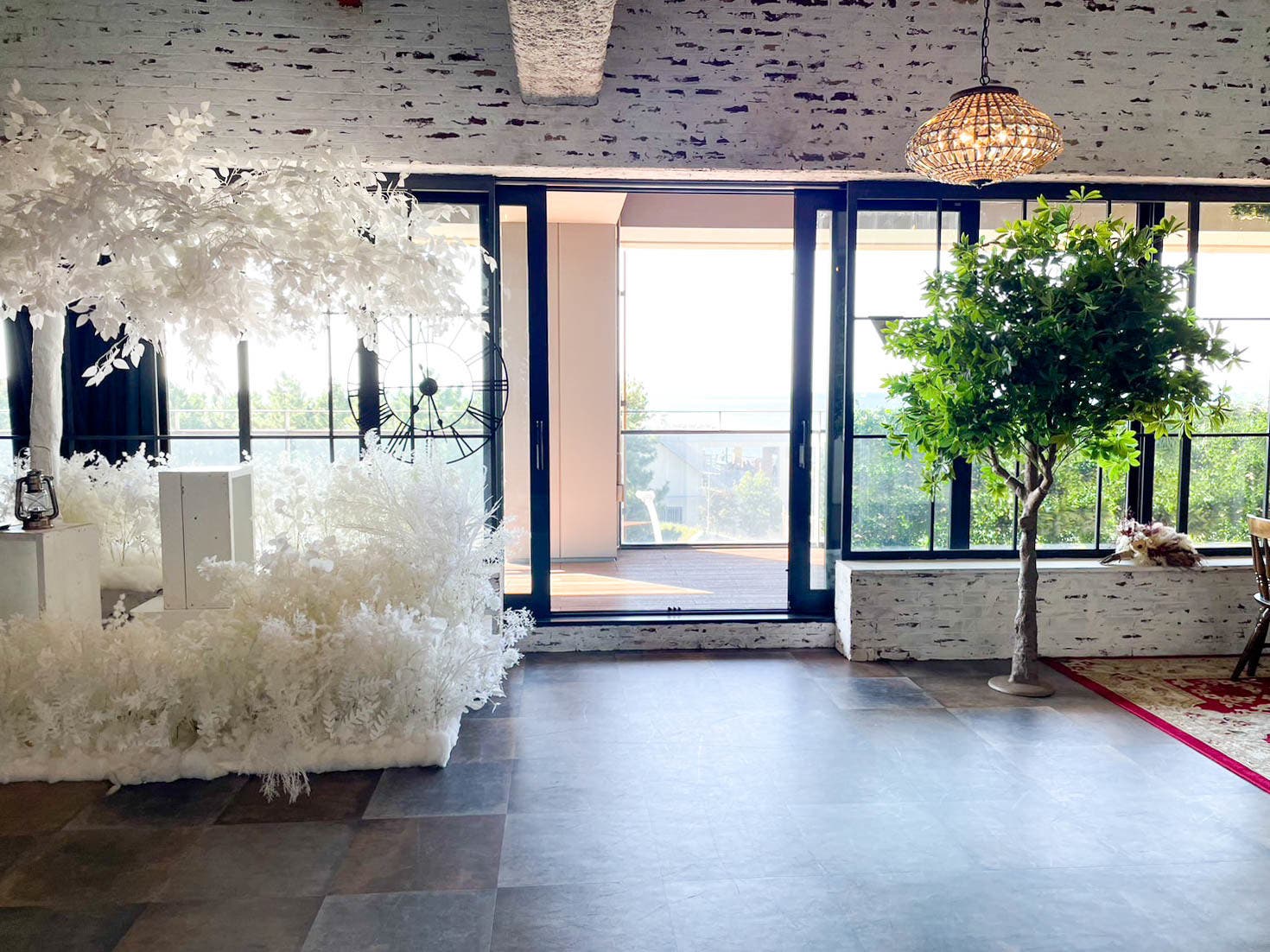 海まで徒歩2分。片瀬江ノ島駅から徒歩５分。衣装撮影やテレビ番組・ウエディング等様々な撮影に使用できます。の写真4