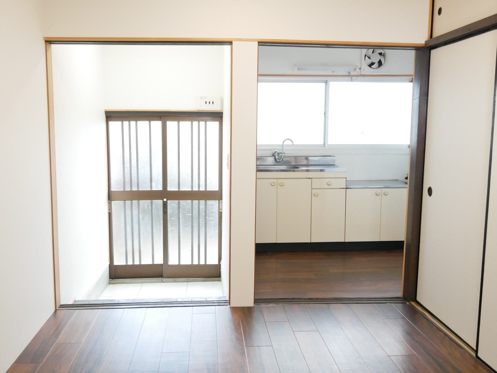 阪急京都線正雀駅徒歩5分 駅近１階 完全個室 wifi web会議・面接 家庭教師 サロン ボドゲ・マダミス 販売  撮影の写真11