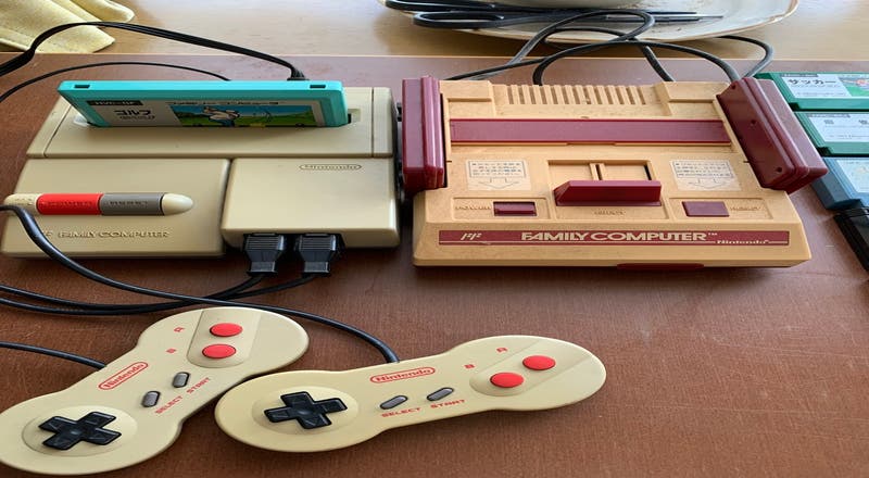 昔懐かしいレトロなファミコンゲームやり放題ルーム。ゲームカセット190個ご用意。友人と対戦ゲームもできます。