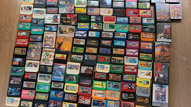 昔懐かしいレトロなファミコンゲームやり放題ルーム。ゲームカセット190個ご用意。友人と対戦ゲームもできます。の写真12