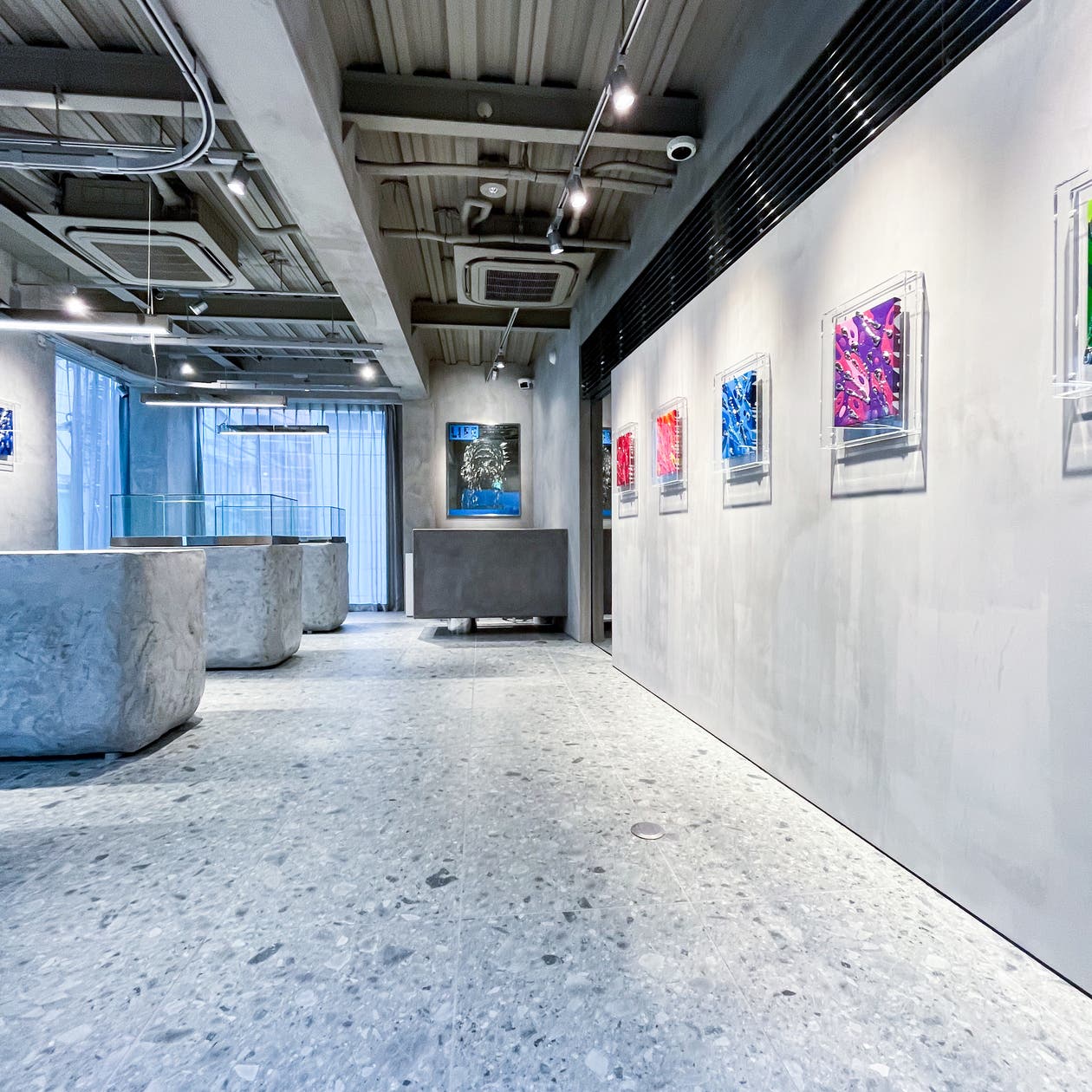 原宿キャットストリートに佇む2Fレンタルスペース。全面ガラス、釘打ちOK。賑わうロケーションで上質なイベントを。の写真7