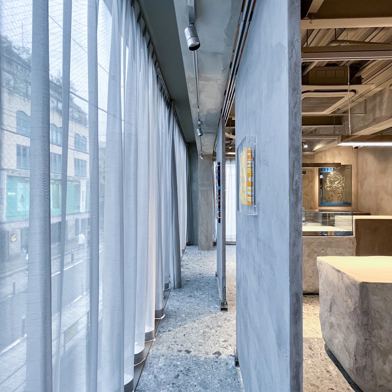 原宿キャットストリートに佇む2Fレンタルスペース。全面ガラス、釘打ちOK。賑わうロケーションで上質なイベントを。の写真9