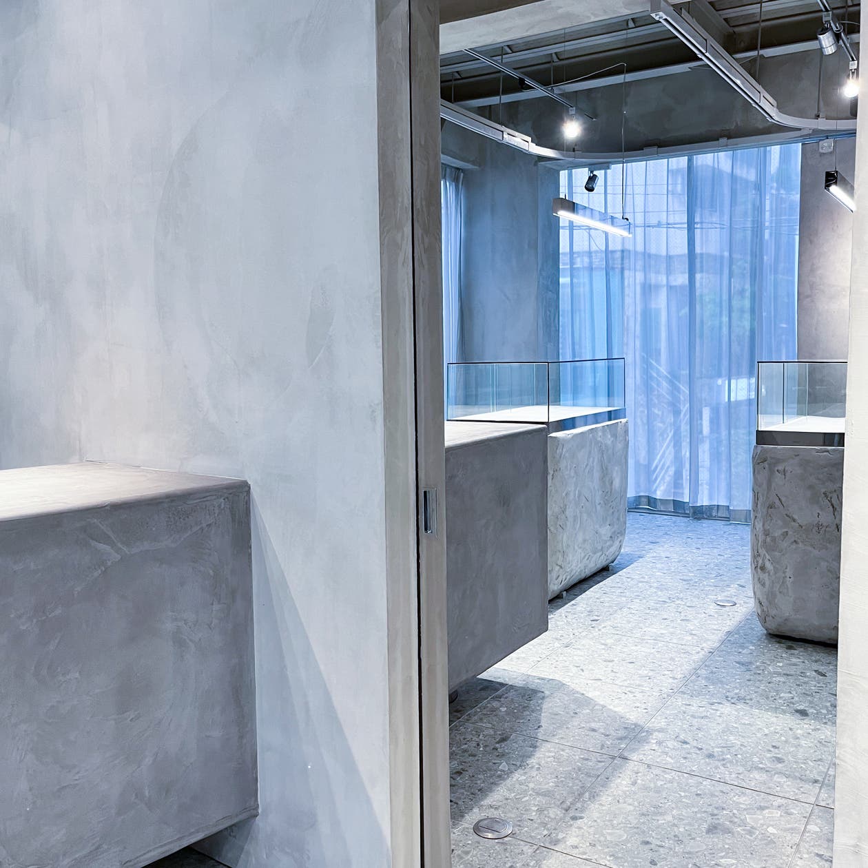 原宿キャットストリートに佇む2Fレンタルスペース。全面ガラス、釘打ちOK。賑わうロケーションで上質なイベントを。の写真10