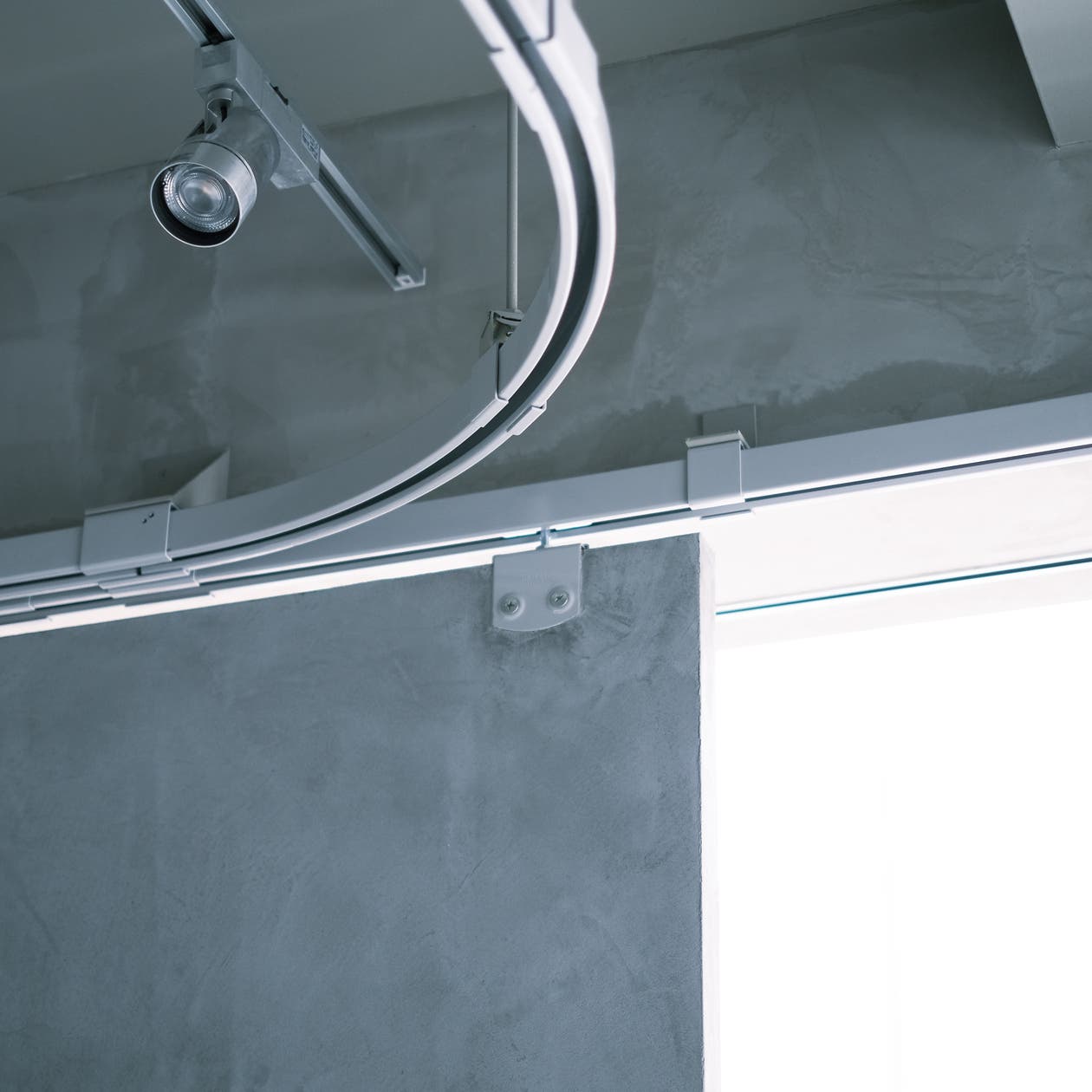 原宿キャットストリートに佇む2Fレンタルスペース。全面ガラス、釘打ちOK。賑わうロケーションで上質なイベントを。の写真12