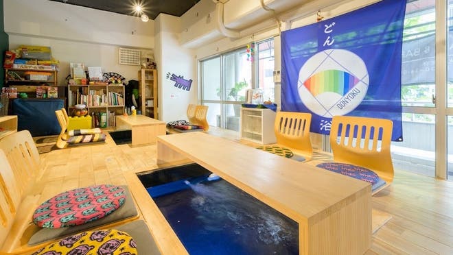 キッチン付き自由にカスタマイズできる!足湯とハンモックのある新感覚カフェスペース。足湯カフェどん浴の写真2