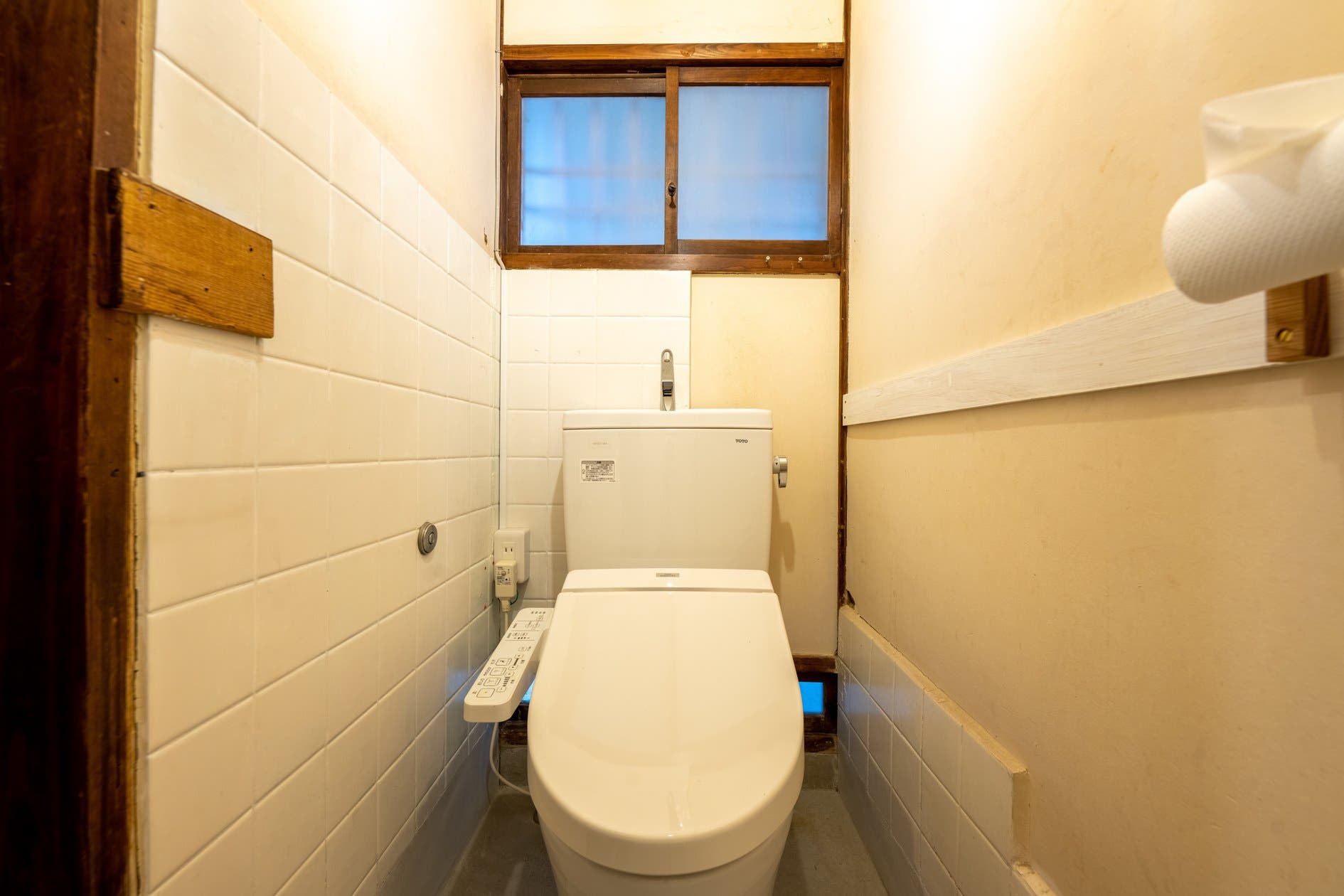 【Traditional Apartment /ことでん瓦町駅】洋テイストの入った重厚感のある和室(663)の写真5