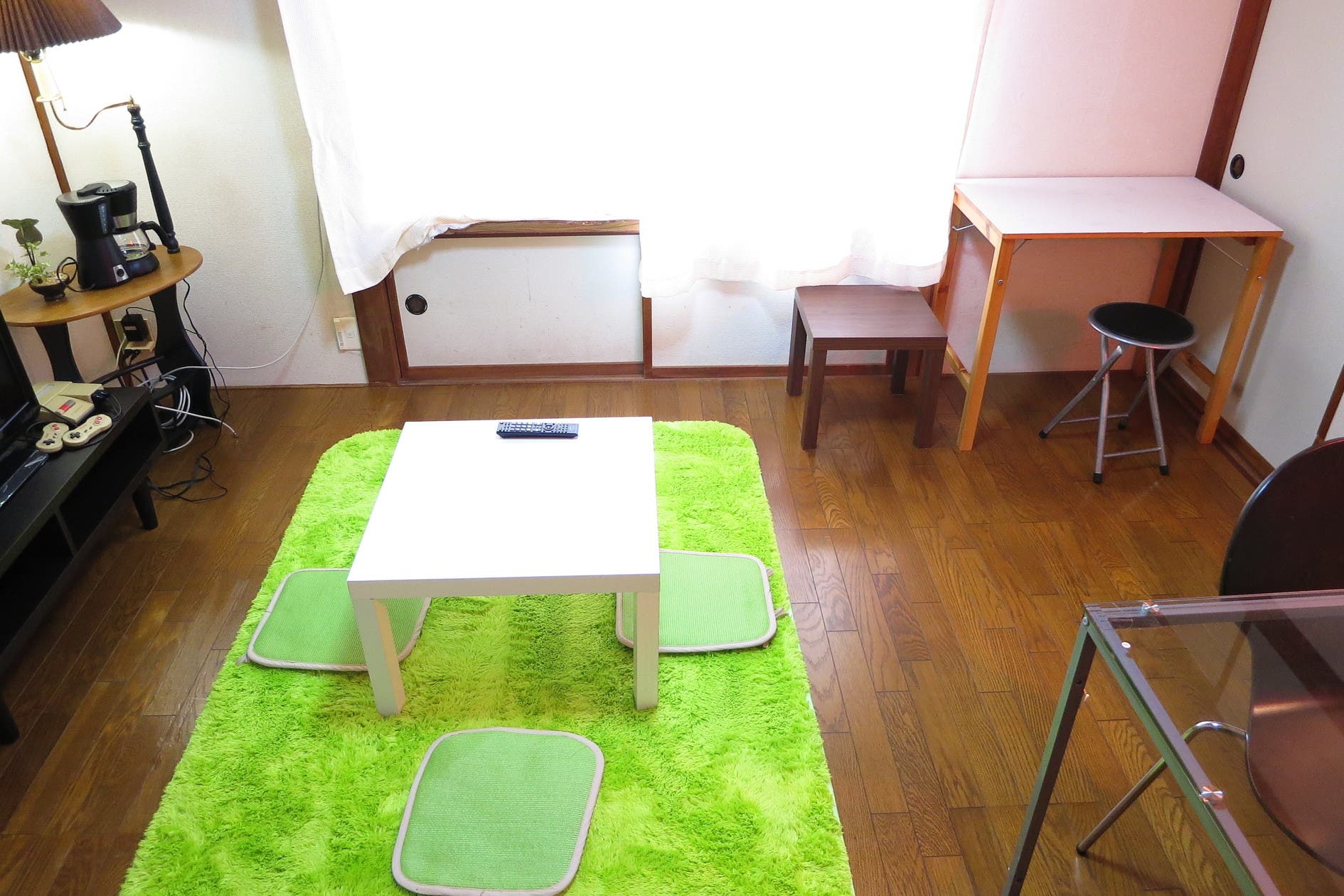 昔懐かしいレトロなファミコンゲームやり放題ルーム。ゲームカセット190個ご用意。友人と対戦ゲームもできます。の写真5