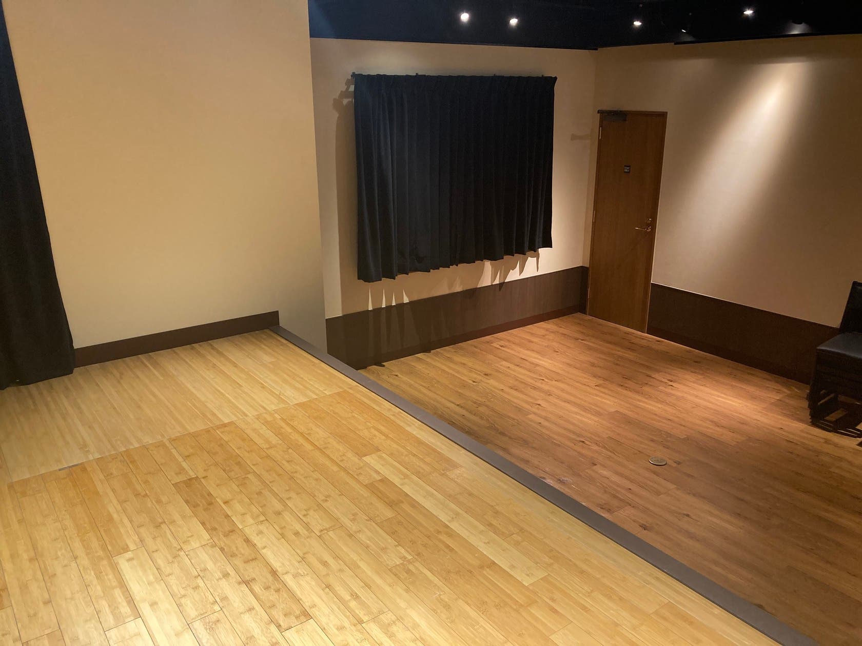 池袋駅東口地下道出入口No,39より1分。南池袋公園のすぐそばの舞台が魅力のコミュニティスペースの写真4