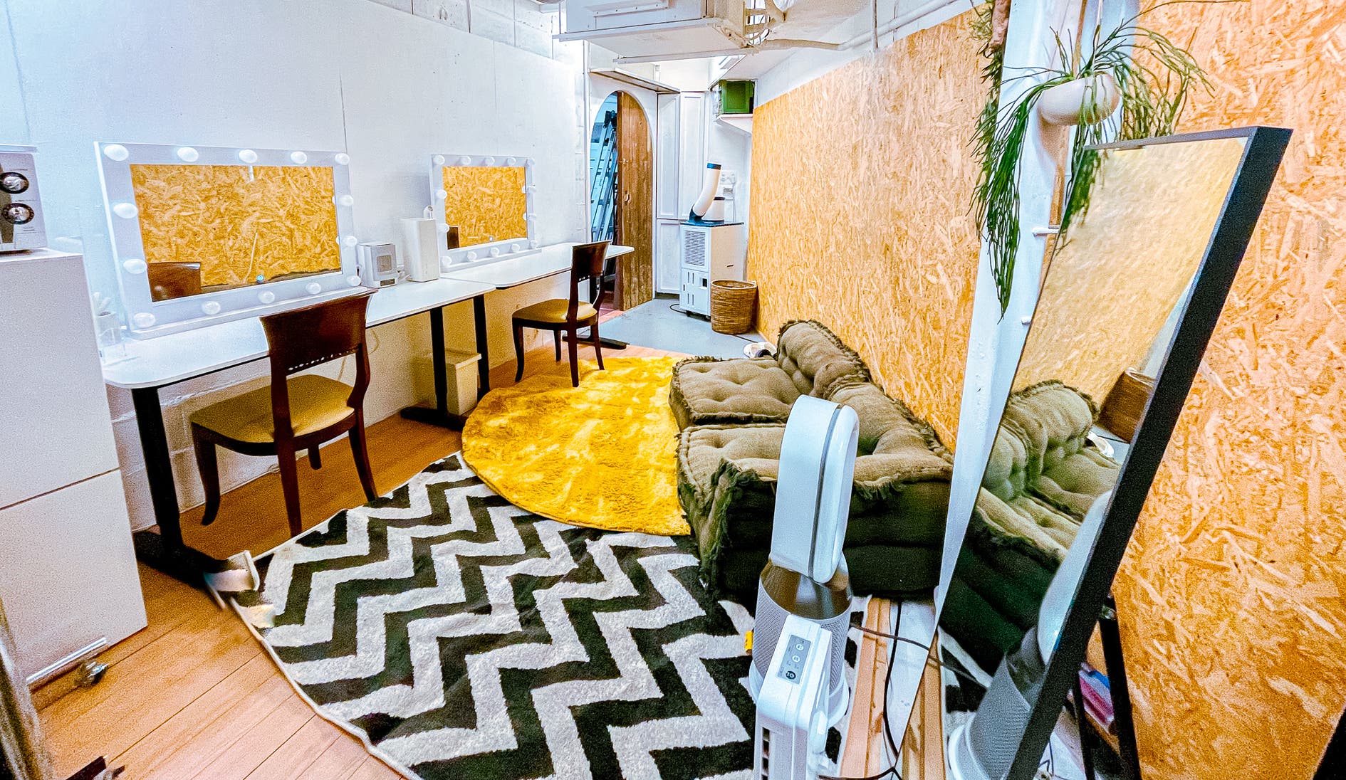 aid studioは渋谷駅からほど近い大規模ハウススタジオ おしゃれな レンガ壁やモルタル壁など。撮影会、生配信の実績多数。の写真11