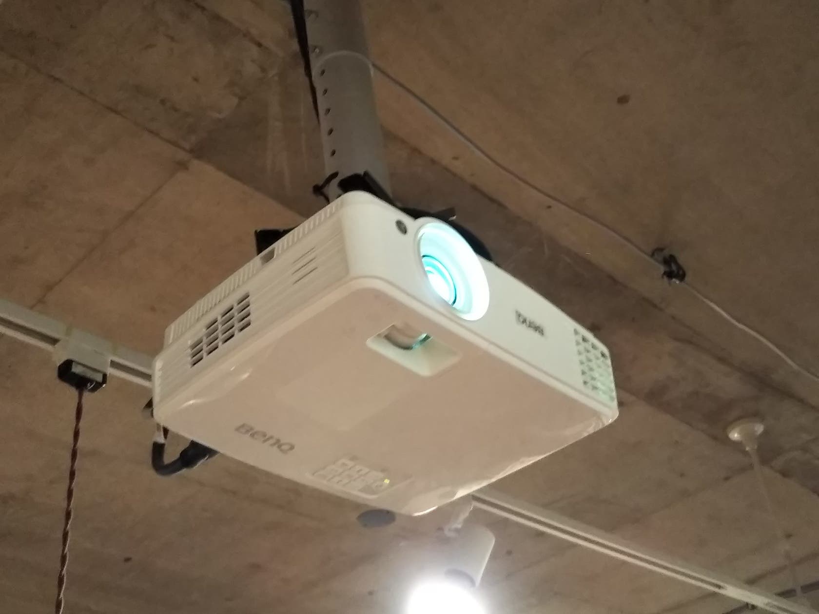 プロジェクター 時間貸【利用時間分を数量ボタンで選択】の画像1