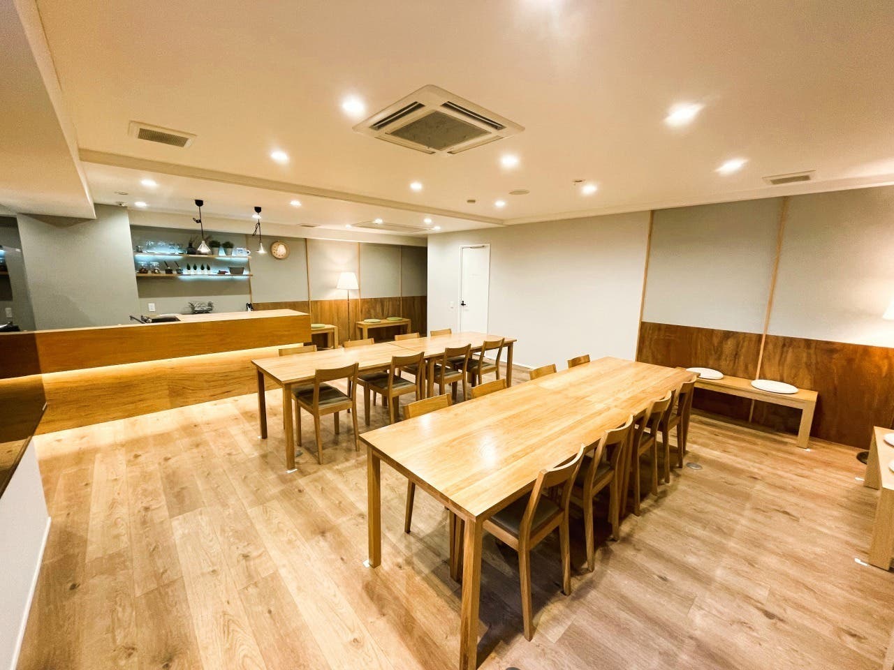 浜松町・大門・御成門✨キレイ清潔✨広々66㎡キッチン付高規格スペース🐤会議・撮影・パーティ🎉65型4Kモニター高速WiFiの写真4