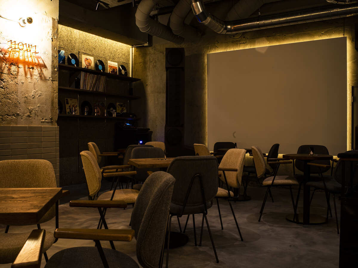 【音響設備・大型スクリーン完備！】60名まで収容可能のお洒落なSOUND BARの写真11