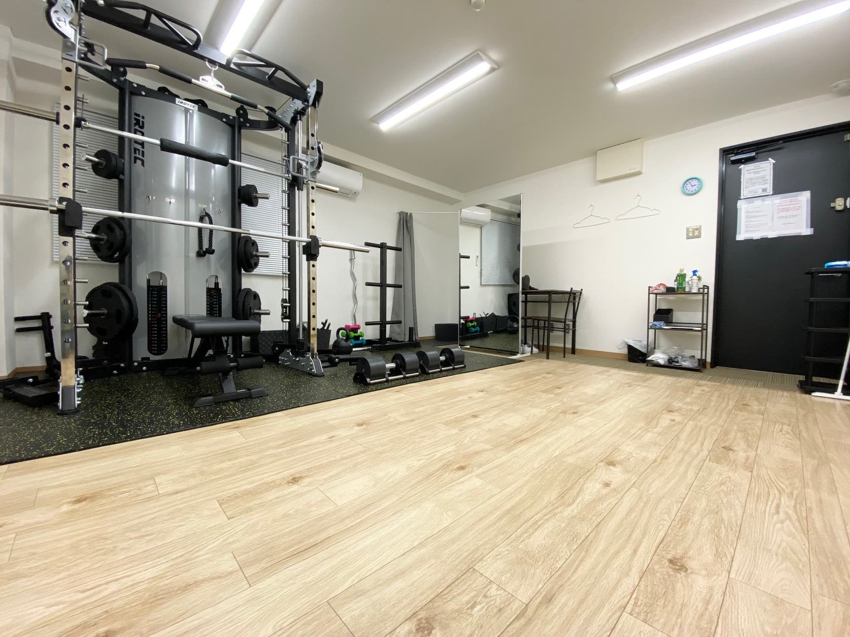 レンタルジムbirdy 谷町四丁目店【谷町四丁目駅と天満橋駅の間】当日予約可！筋トレ、合トレ、パーソナルトレーニングに最適！の写真5