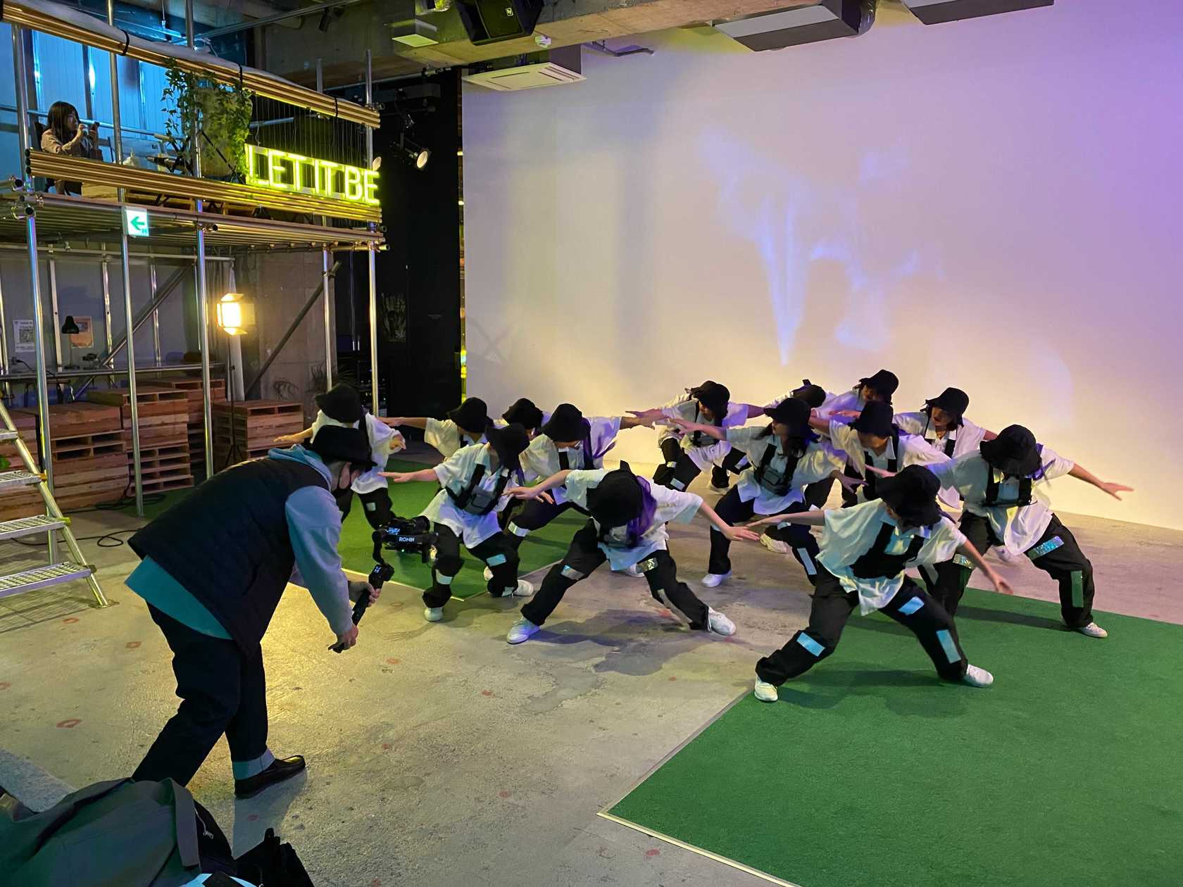 ★縦4ｍ×横9mの巨大スクリーン完備150㎡のラウンジスペース★クリスマスイベント・忘年会・新年会の写真9