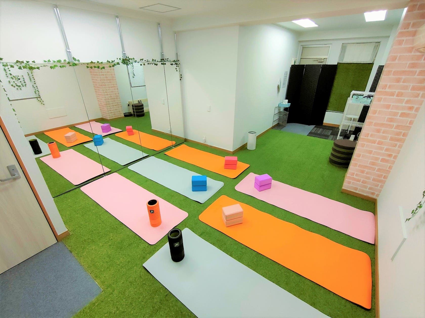 施術ベッド2台⁉️【市ヶ谷駅2分🔥】✨5名ダンスOK✨施術台あり✨備品充実✨高速光回線✨大型鏡✨【モエギ市ヶ谷】の写真12