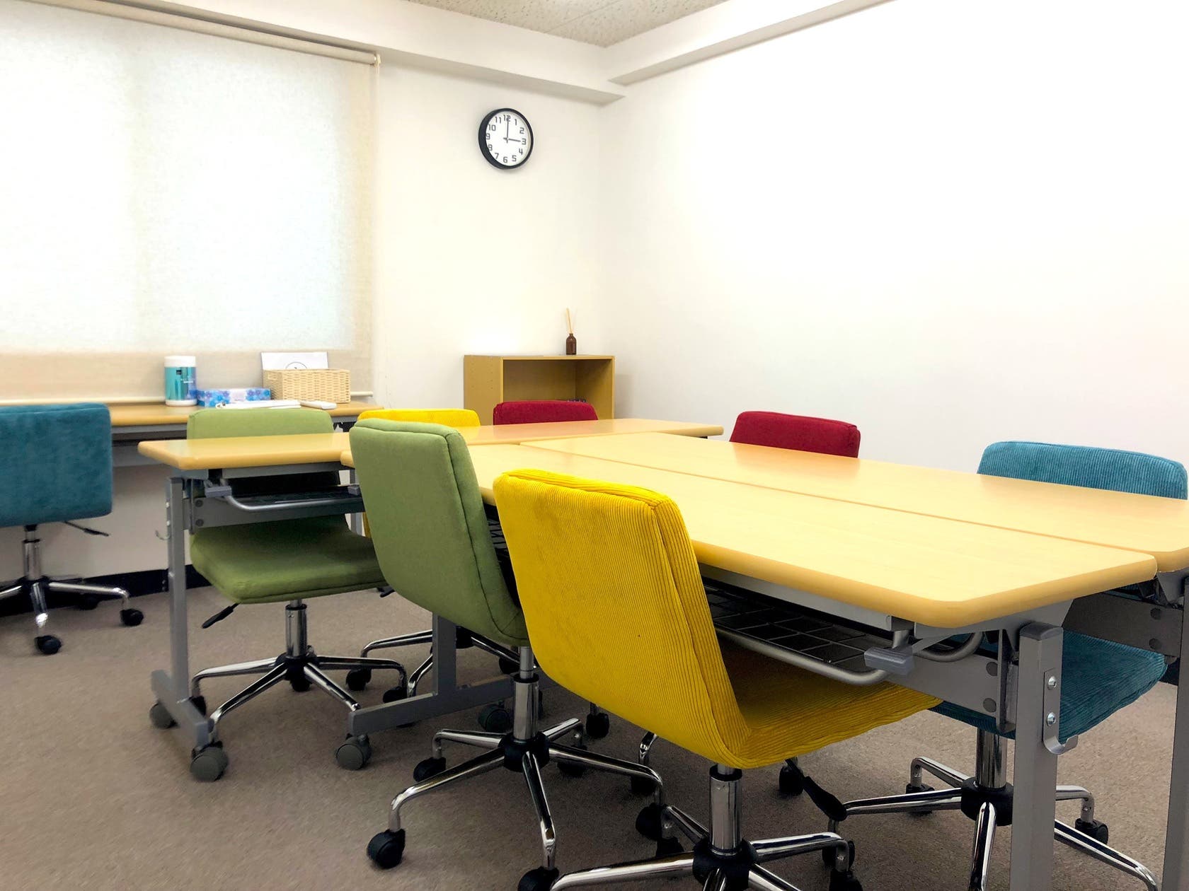 ＜神田ハコバナ＞ホワイトボード/Wi-Fi📶モニター無料🖥物々交換用本棚あり📚会議/商談/打ち合わせ/自習/読書の写真7