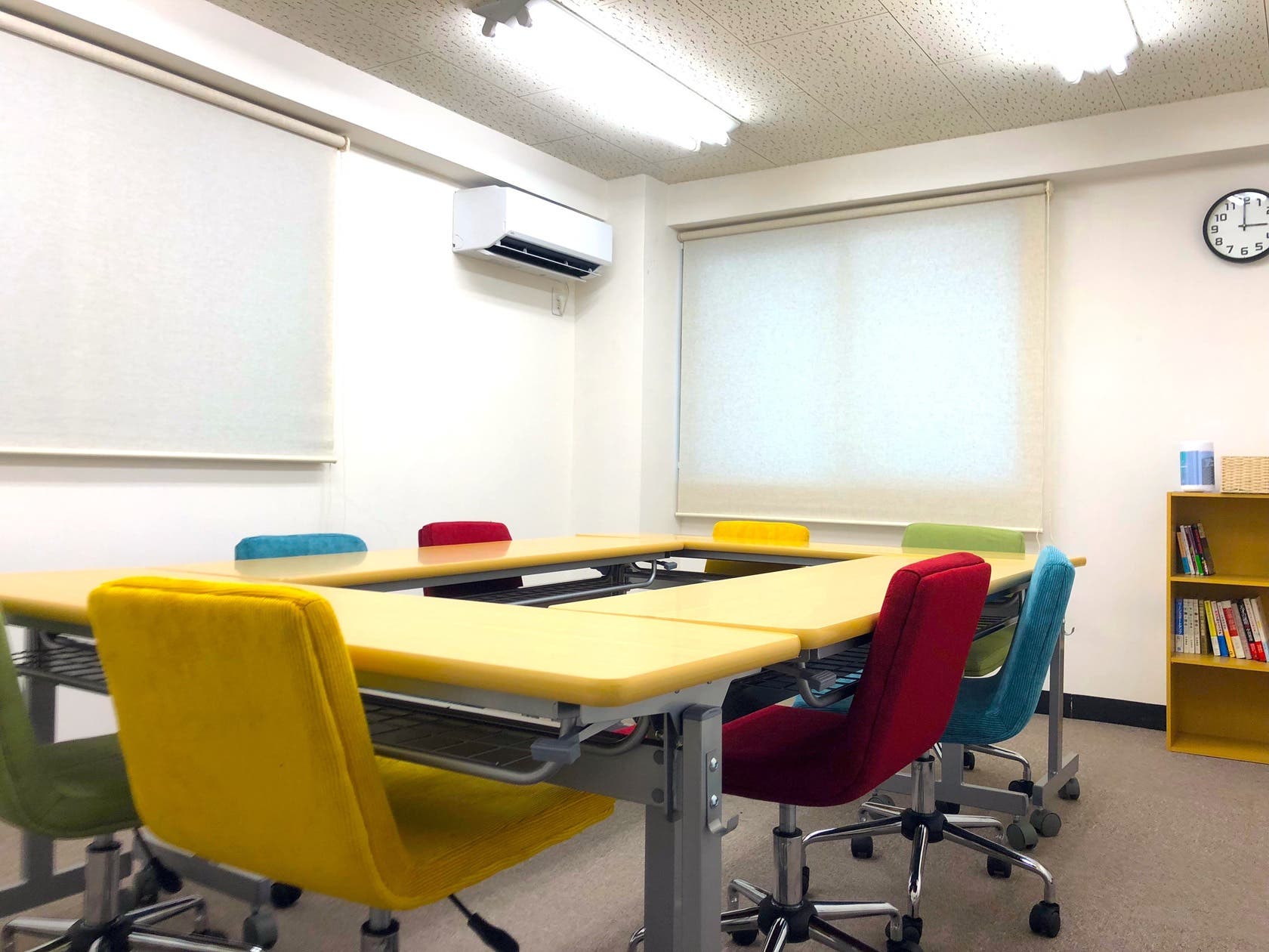 ＜神田ハコバナ＞ホワイトボード/Wi-Fi📶モニター無料🖥物々交換用本棚あり📚会議/商談/打ち合わせ/自習/読書の写真11