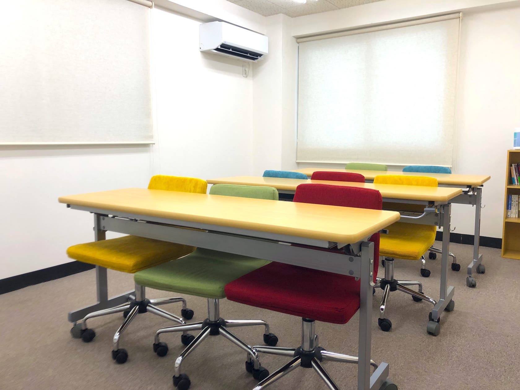 ＜神田ハコバナ＞ホワイトボード/Wi-Fi📶モニター無料🖥物々交換用本棚あり📚会議/商談/打ち合わせ/自習/読書の写真12