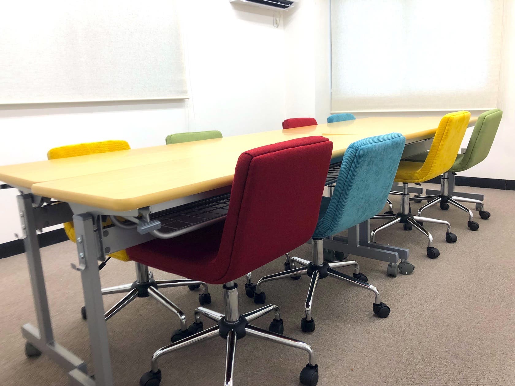 ＜神田ハコバナ＞ホワイトボード/Wi-Fi📶モニター無料🖥物々交換用本棚あり📚会議/商談/打ち合わせ/自習/読書の写真15