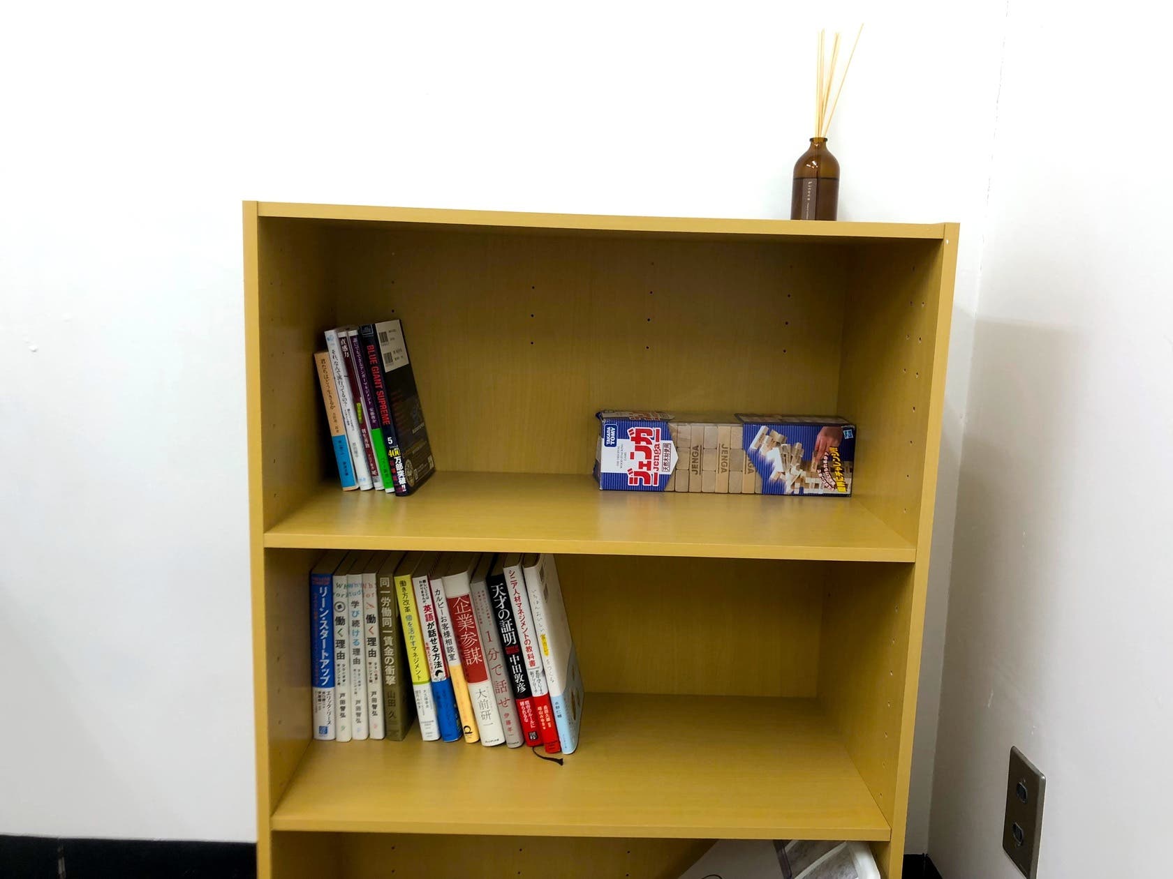 ＜神田ハコバナ＞ホワイトボード/Wi-Fi📶モニター無料🖥物々交換用本棚あり📚会議/商談/打ち合わせ/自習/読書の写真16