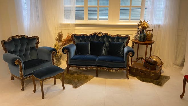 【中野新橋駅徒歩1分】HP完成記念!自然光、全10パターンの背景、アンティーク家具・アーティシャルフラワーの充実した撮影スタジオの写真2