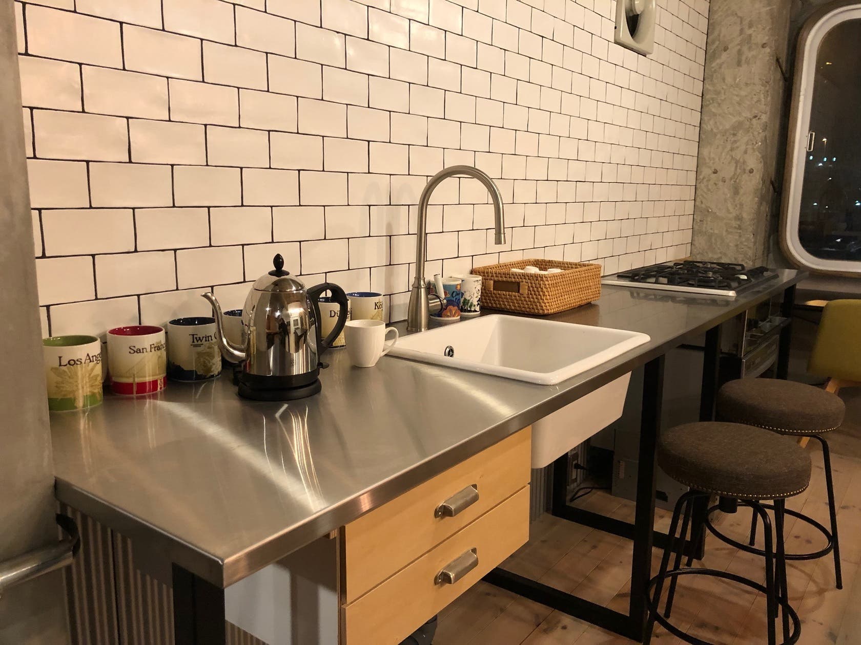 ＜浅草ハコバナ＞浅草駅2分🚃25名収容！Wi-Fi📶物々交換用本棚あり📚会議/商談/パーティー/懇親会の写真4