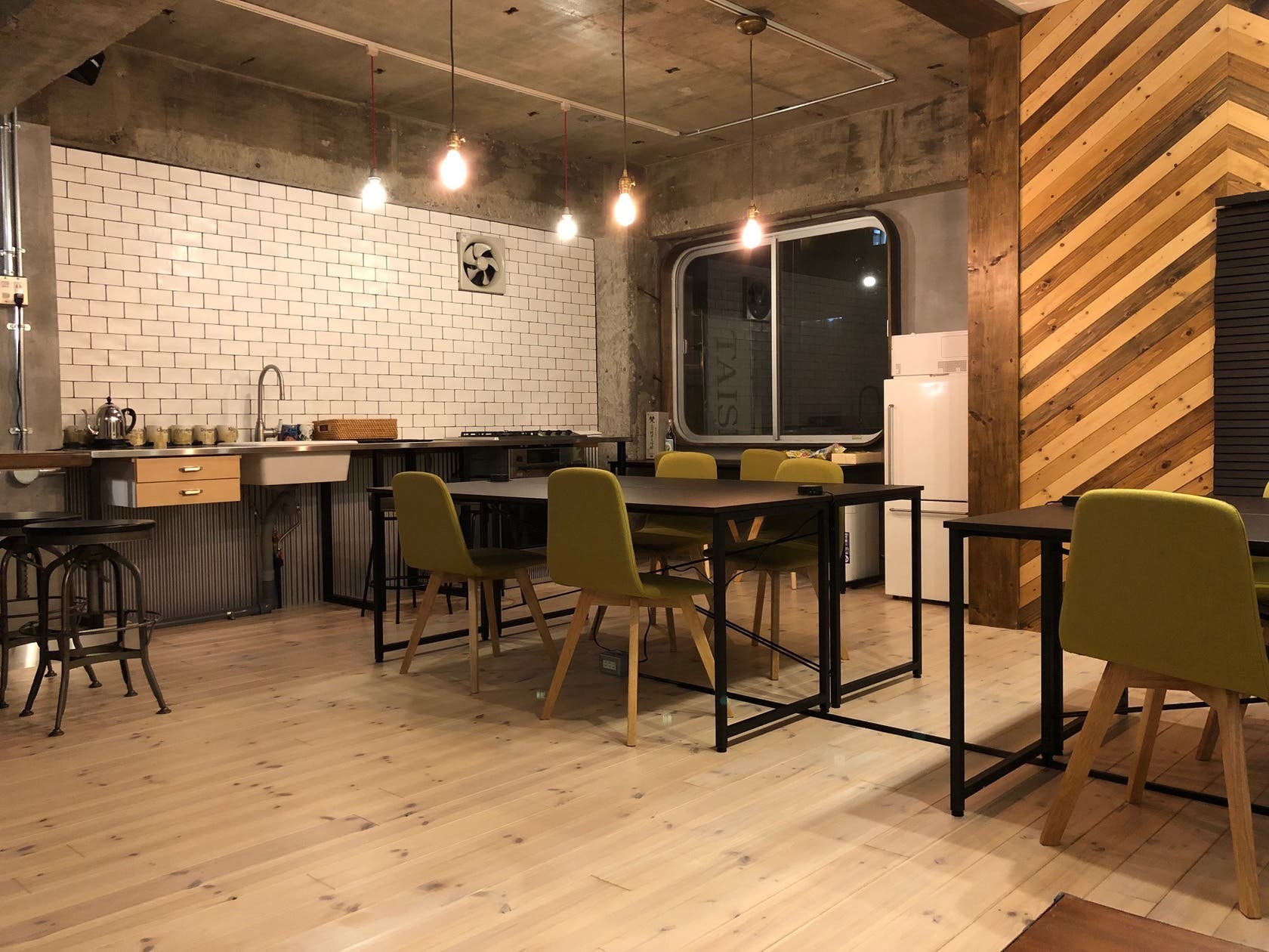 ＜浅草ハコバナ＞浅草駅2分🚃25名収容！Wi-Fi📶物々交換用本棚あり📚会議/商談/パーティー/懇親会の写真7