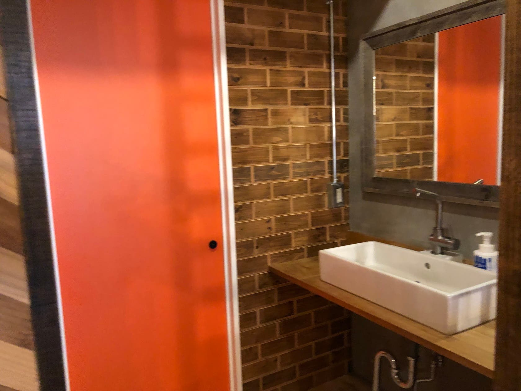 ＜浅草ハコバナ＞浅草駅2分🚃25名収容！Wi-Fi📶物々交換用本棚あり📚会議/商談/パーティー/懇親会の写真13