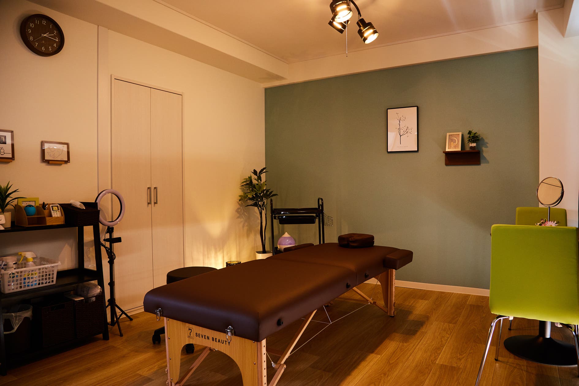 JR六甲道駅から徒歩5分のレンタルサロン Wifi・ホットキャビネット無料 マッサージ・各種エステに！の写真2