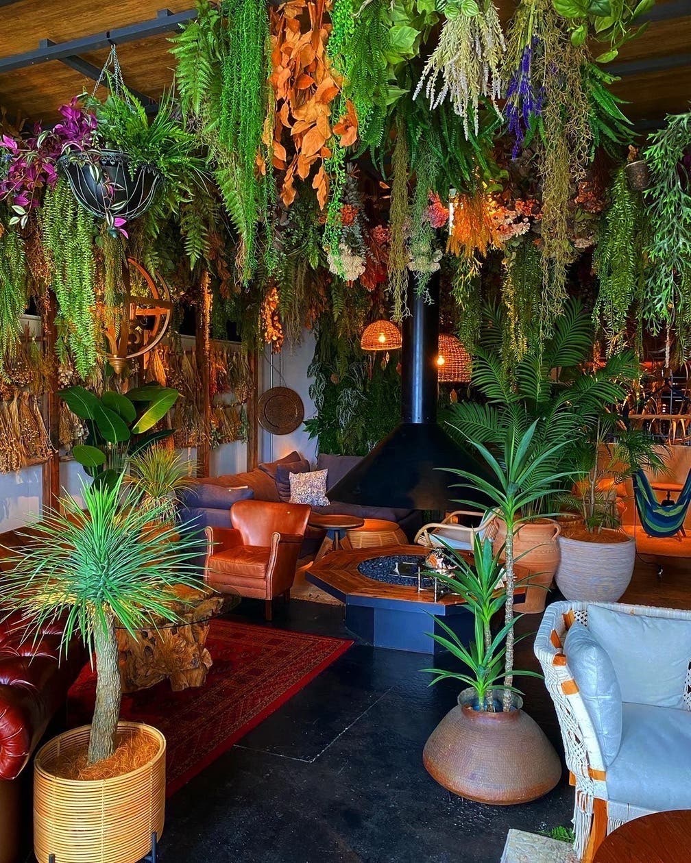 秘境がテーマのラグジュアリーラウンジの写真5