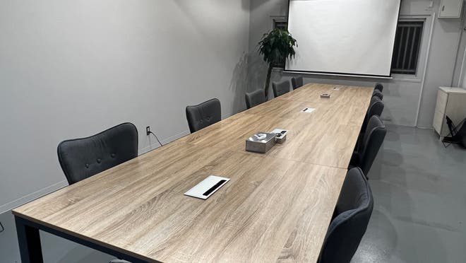 【1時間1,760円!】白金高輪駅から徒歩5分フリードリンク付き完全個室型10名会議室の写真1