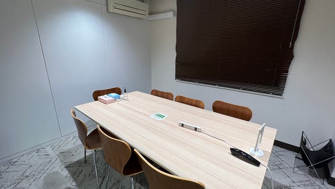 【1時間1,100円〜】JR恵比寿駅目の前!エアコン付の6名会議室【5F】の写真1