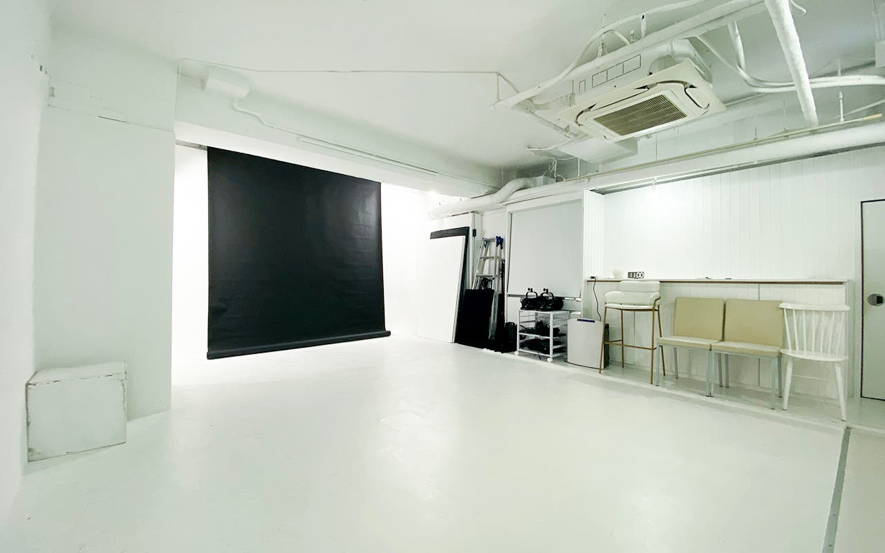 南青山の誰でも気軽に24h使える本格的セルフ型白ホリスタジオ！の写真5