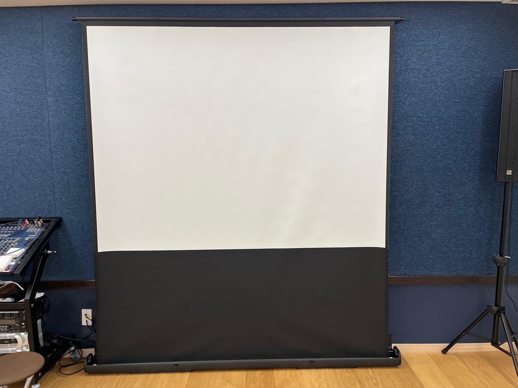 プロジェクタースクリーンの画像1