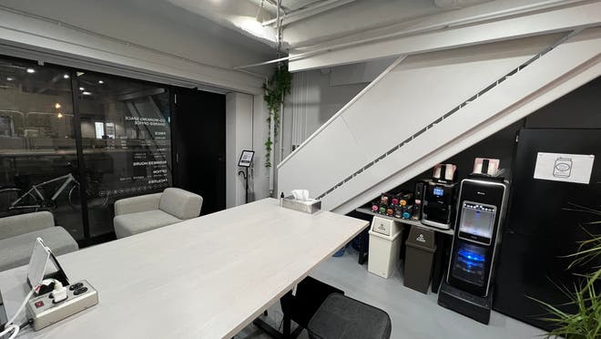 【1時間1,320円!】白金高輪駅徒歩5分のフリードリンク付き完全個室型6名会議室【M-2】の写真3