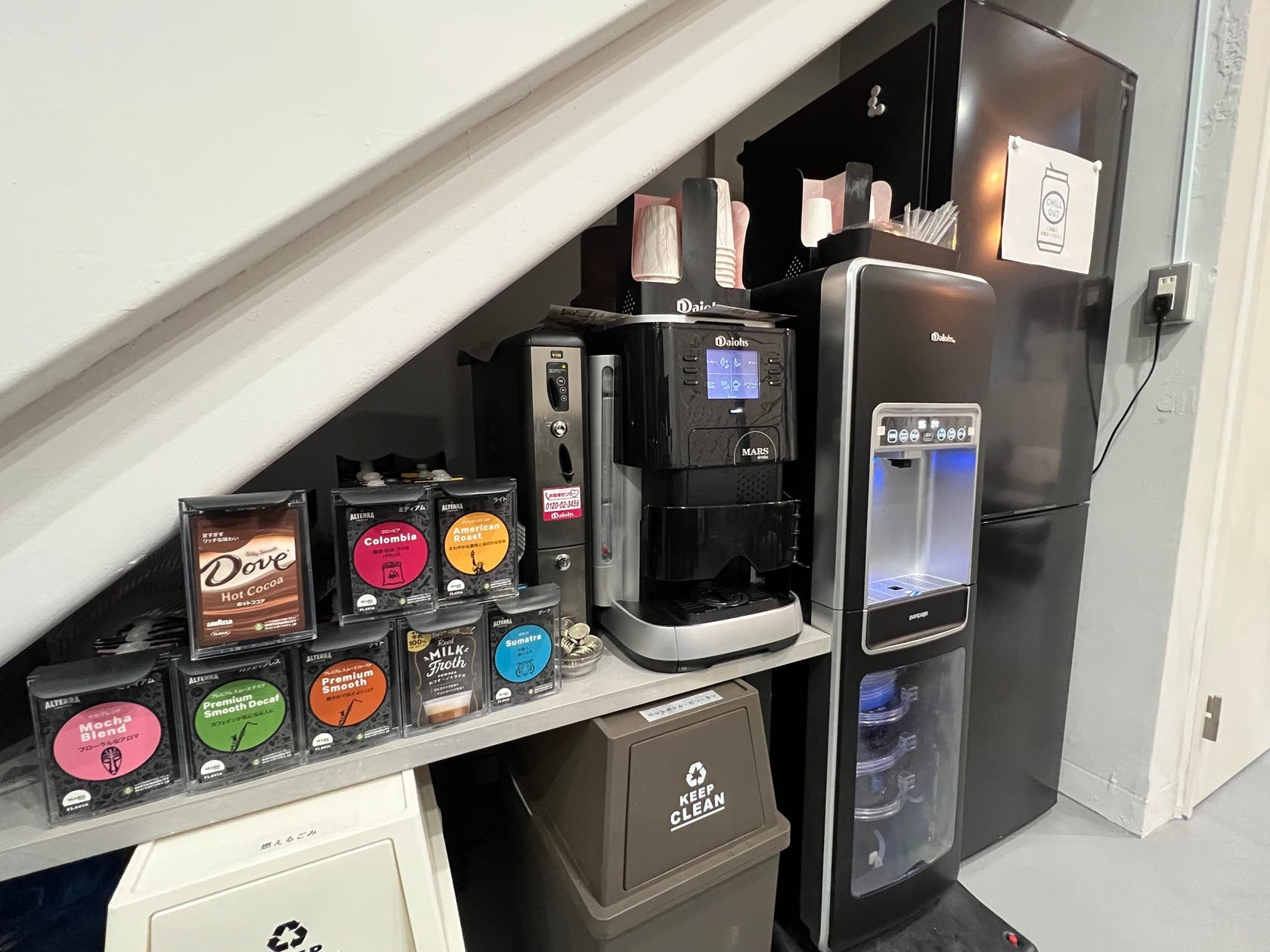 【1時間1,320円！】白金高輪駅から徒歩5分のフリードリンク付き完全個室型6名会議室【M-1】の写真3