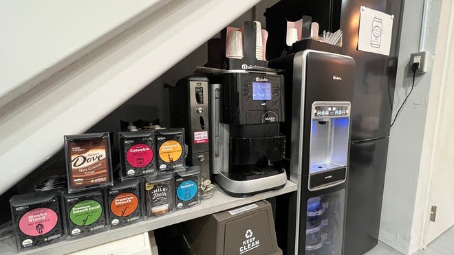 【1時間1,320円!】白金高輪駅から徒歩5分のフリードリンク付き完全個室型6名会議室【M-1】の写真3