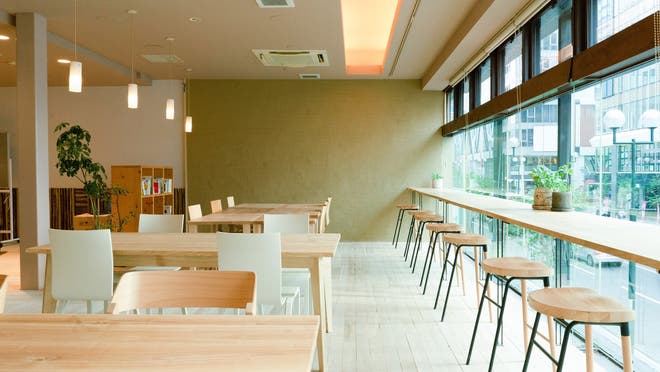 【コワーキング席】自然光と木の温かみのあるスペースで作業(一名用)の写真3